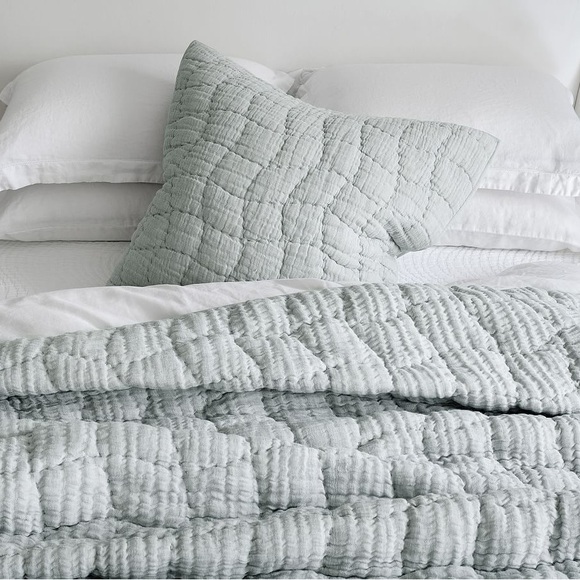 Pottery Barn Kids | Bedding | Pottery Barn Cloud Quilt Kingcal Quilt Only | Poshmark